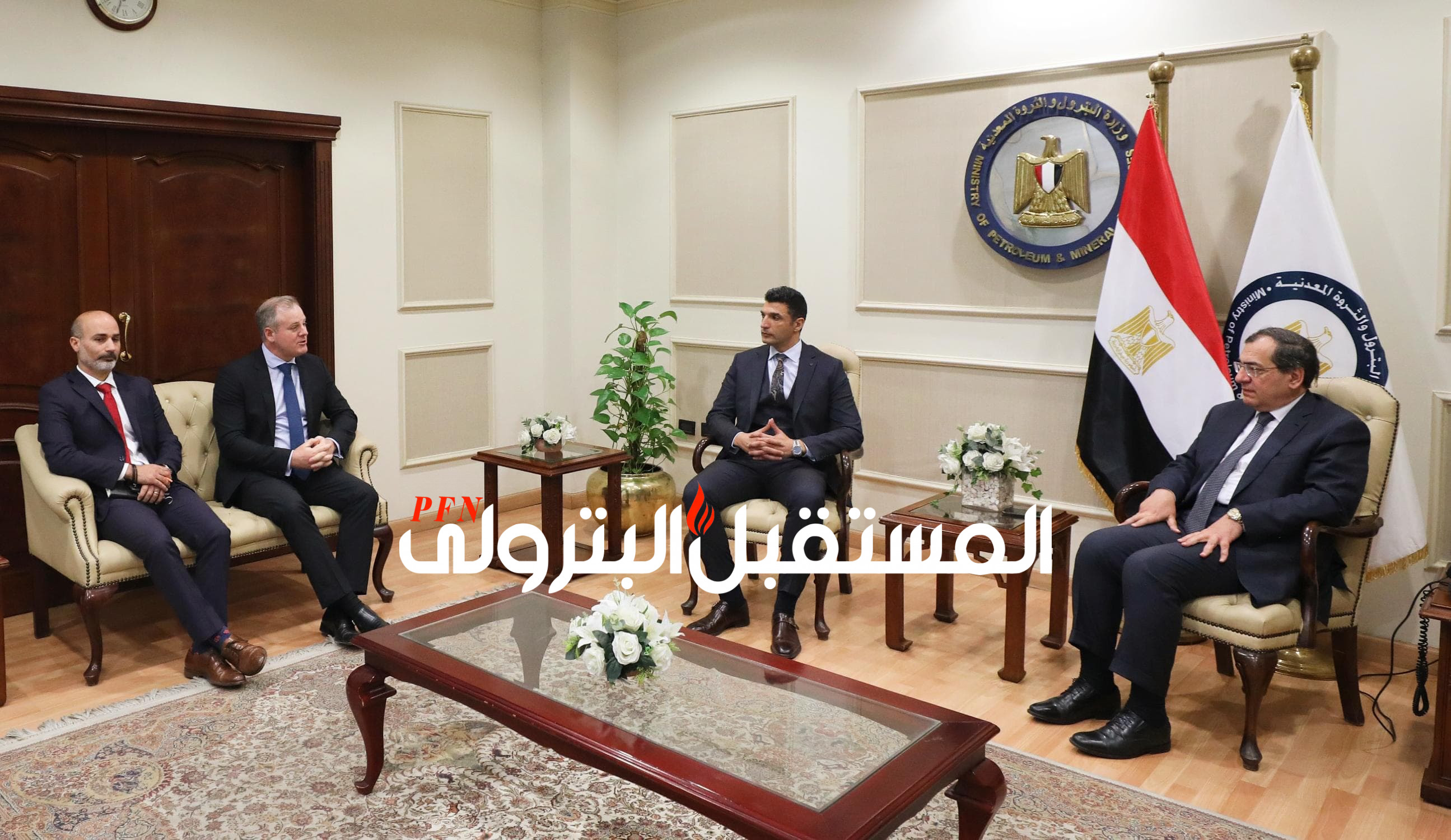 الملا يلتقي وفداً من شركة هنى ويل العالمية لبحث سبل التعاون المشترك في